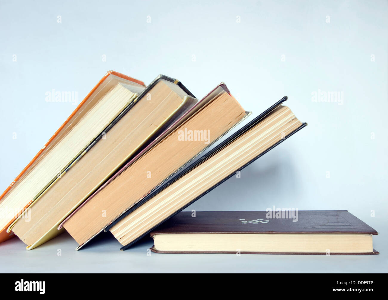 White cover books hi-res stock photography and images - Alamy