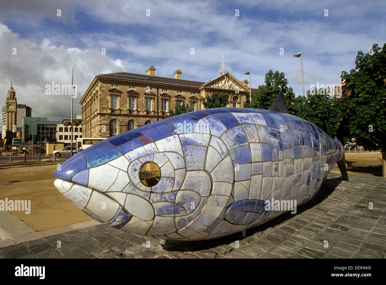 Ceramic fish sculpture hi-res stock photography and images - Alamy