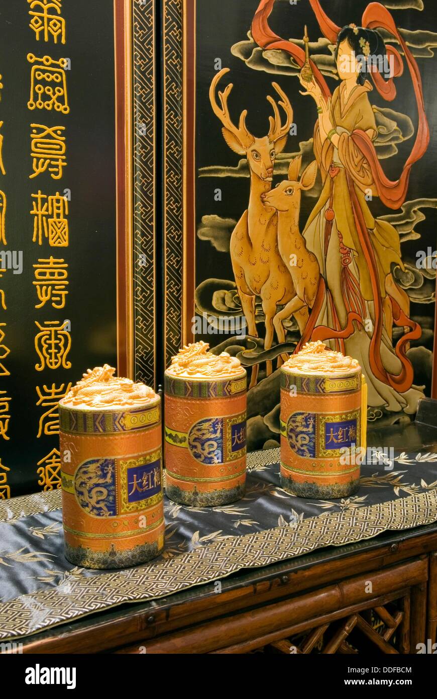 Traditional chinese pawnshop hi-res stock photography and images - Alamy