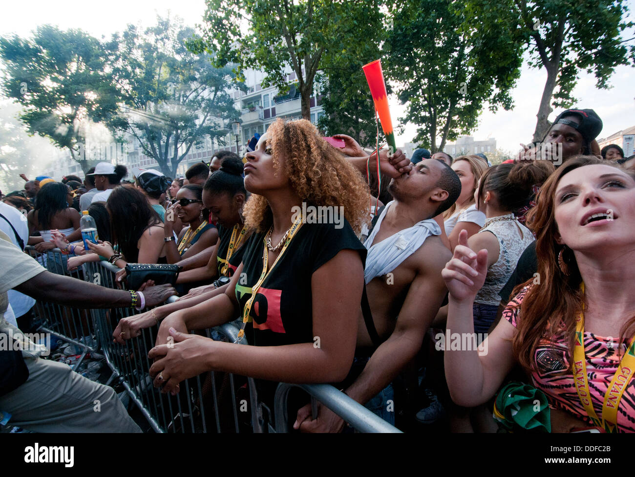 Large crowd at street party concert in Notting Hill Gate Stock Photo ...