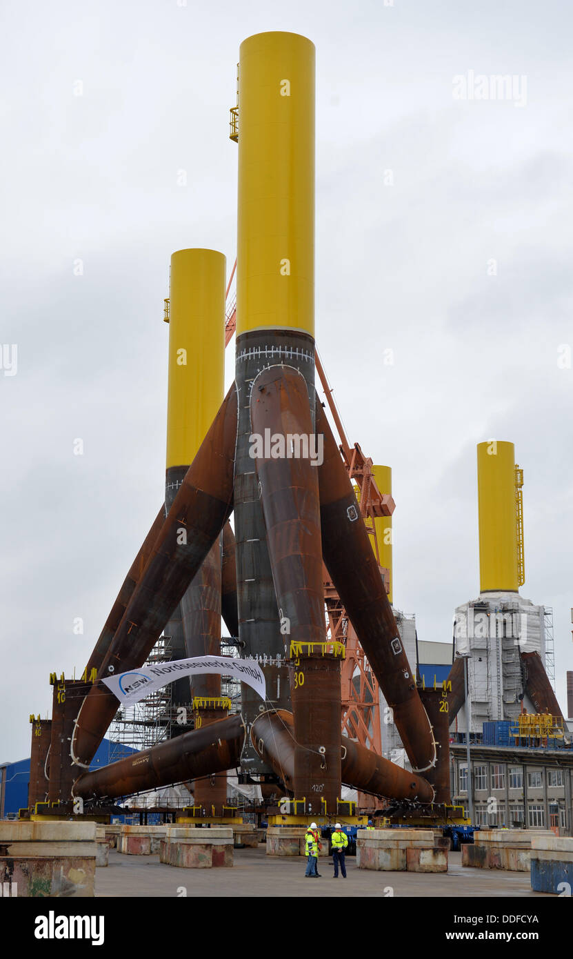 Tripods stand on the shipyard grounds in Emden, Germany, 02 September ...