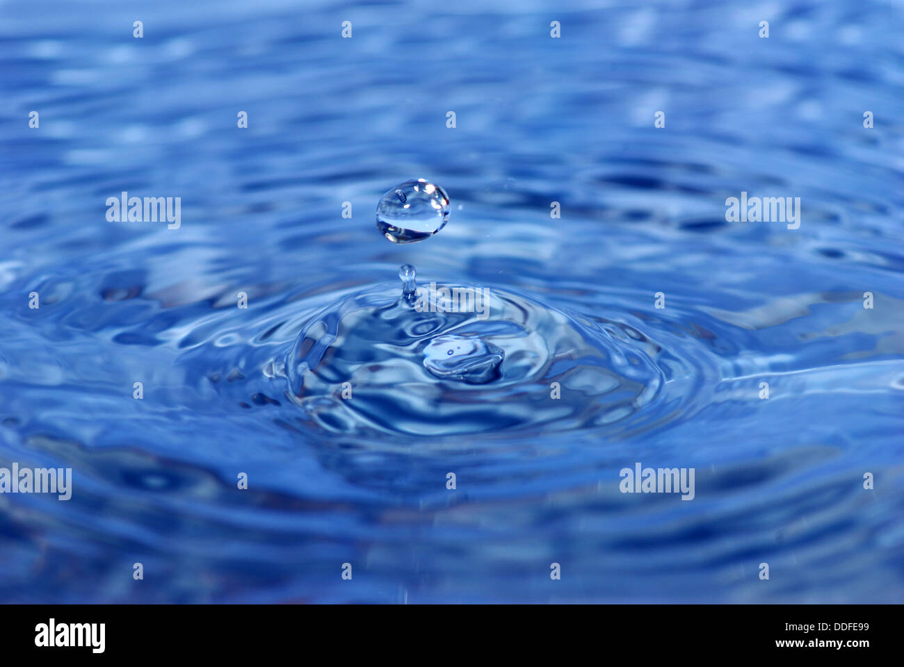 Circle drip hi-res stock photography and images - Alamy