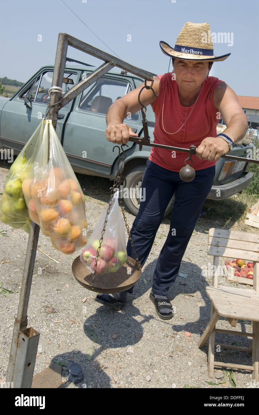 Man selling fruit by motorway hi-res stock photography and images - Alamy