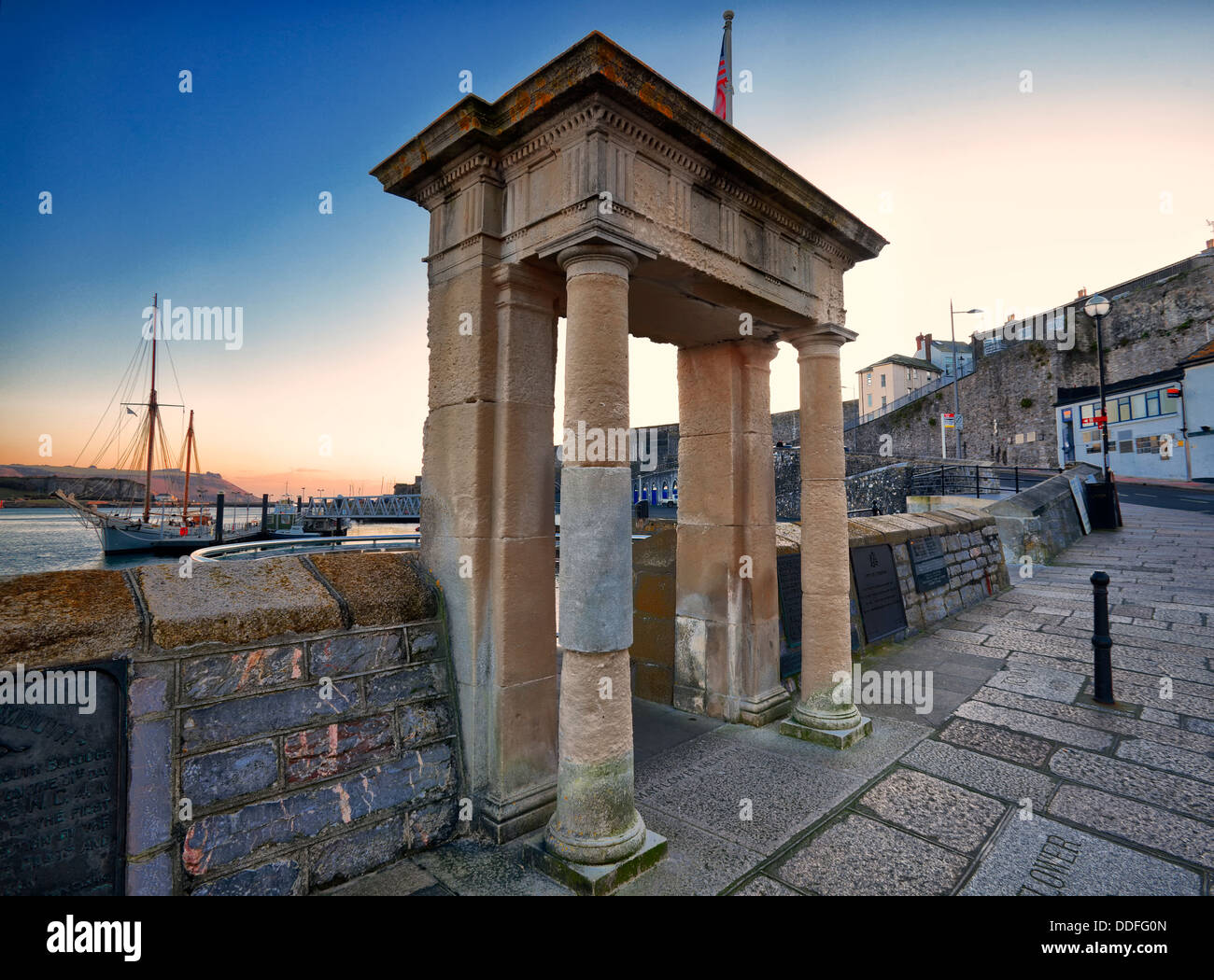 Mayflower steps plymouth uk hi-res stock photography and images - Alamy