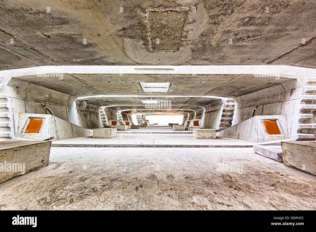 Tunnel architecture hi-res stock photography and images - Alamy