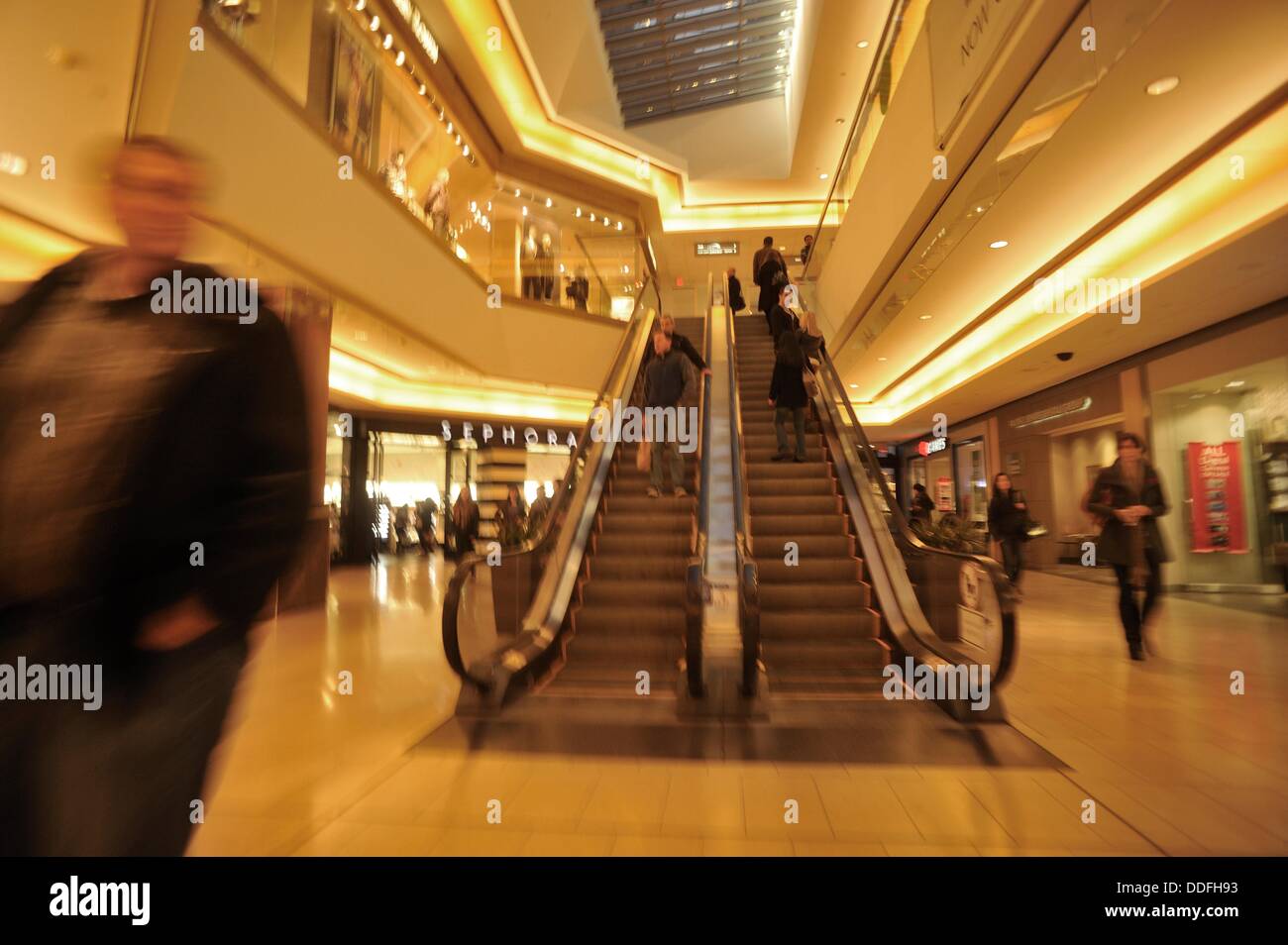 Vancouver pacific centre mall hi-res stock photography and images - Alamy