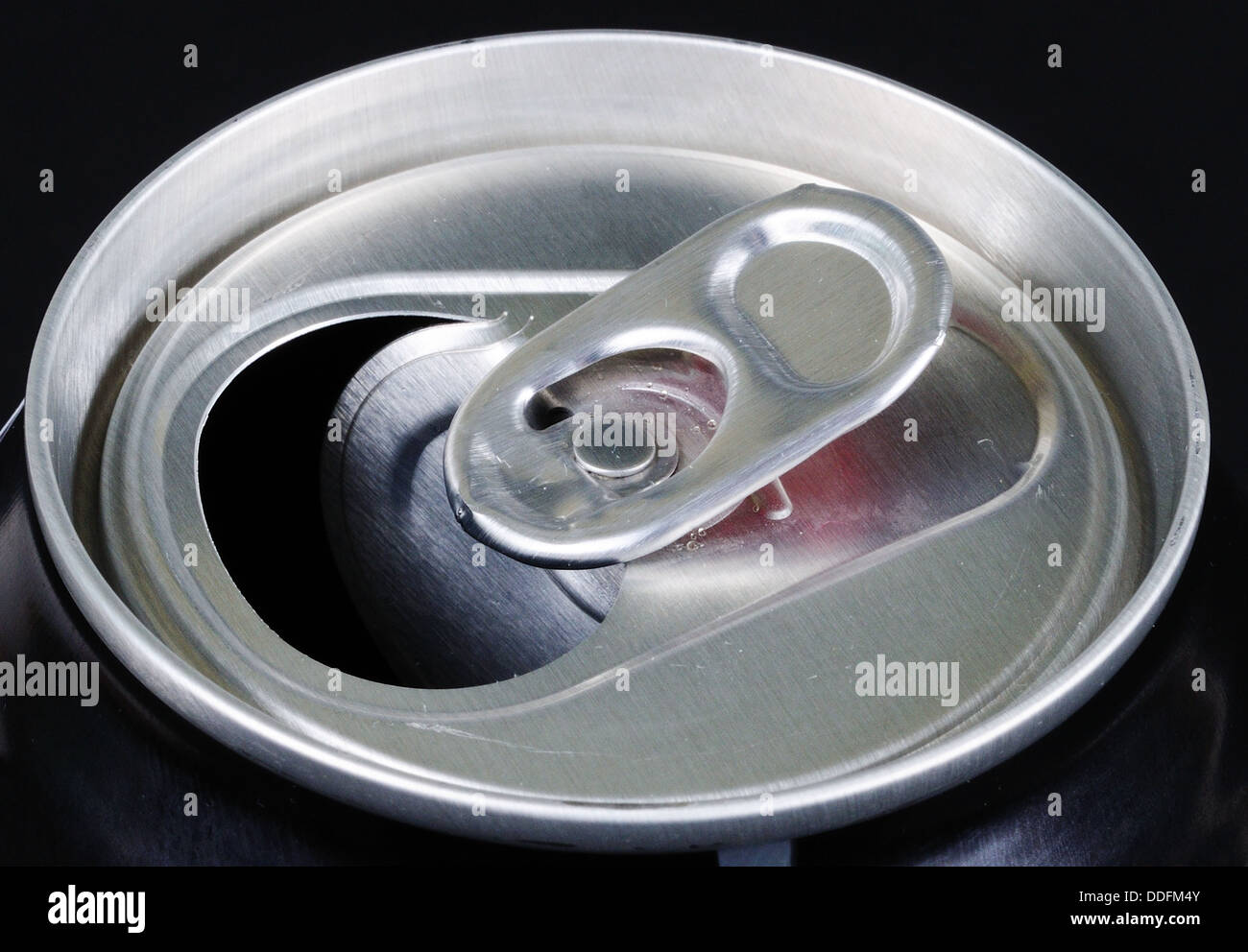 Ring pull on an aluminium can Stock Photo - Alamy