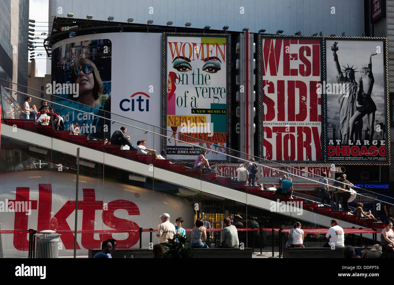 Billboards new york hi-res stock photography and images - Alamy