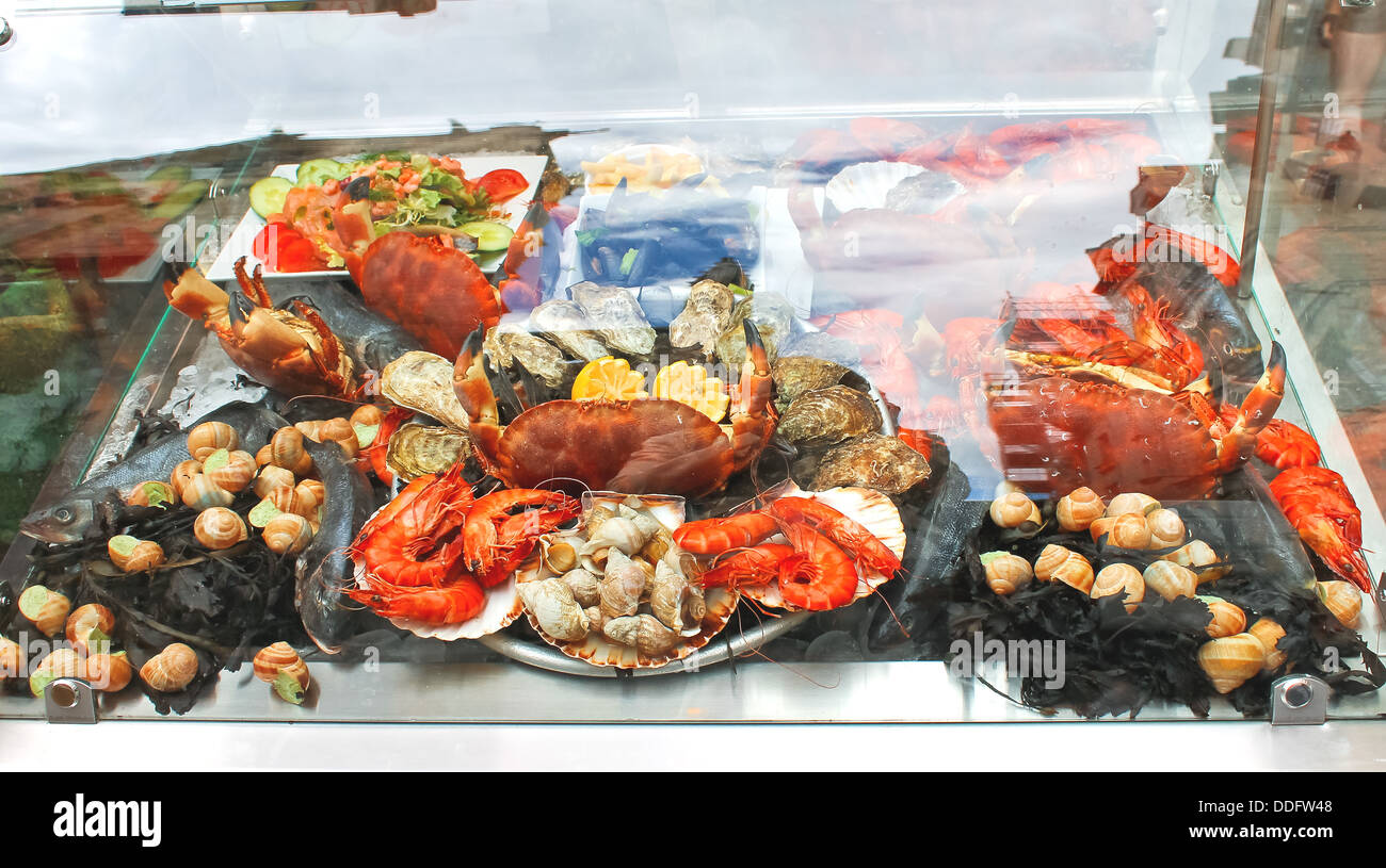 Seafood on display in the restaurant Stock Photo - Alamy