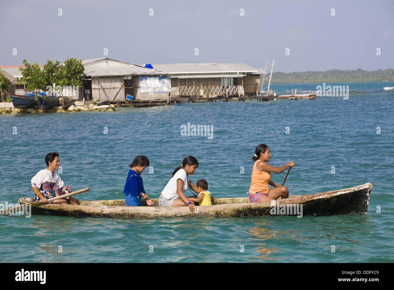 Kunas indians hi-res stock photography and images - Alamy