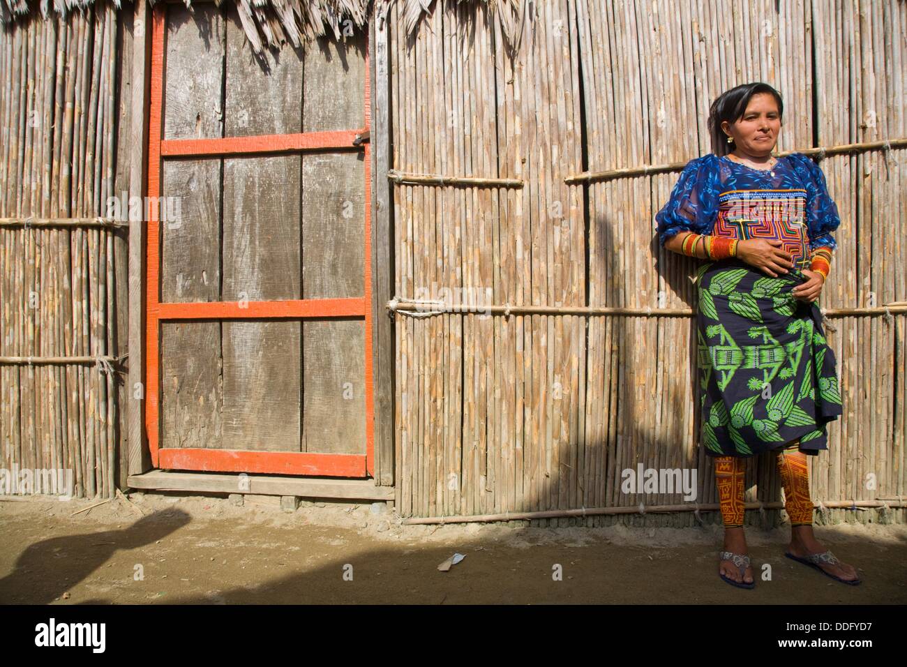 Kunas indians hi-res stock photography and images - Alamy