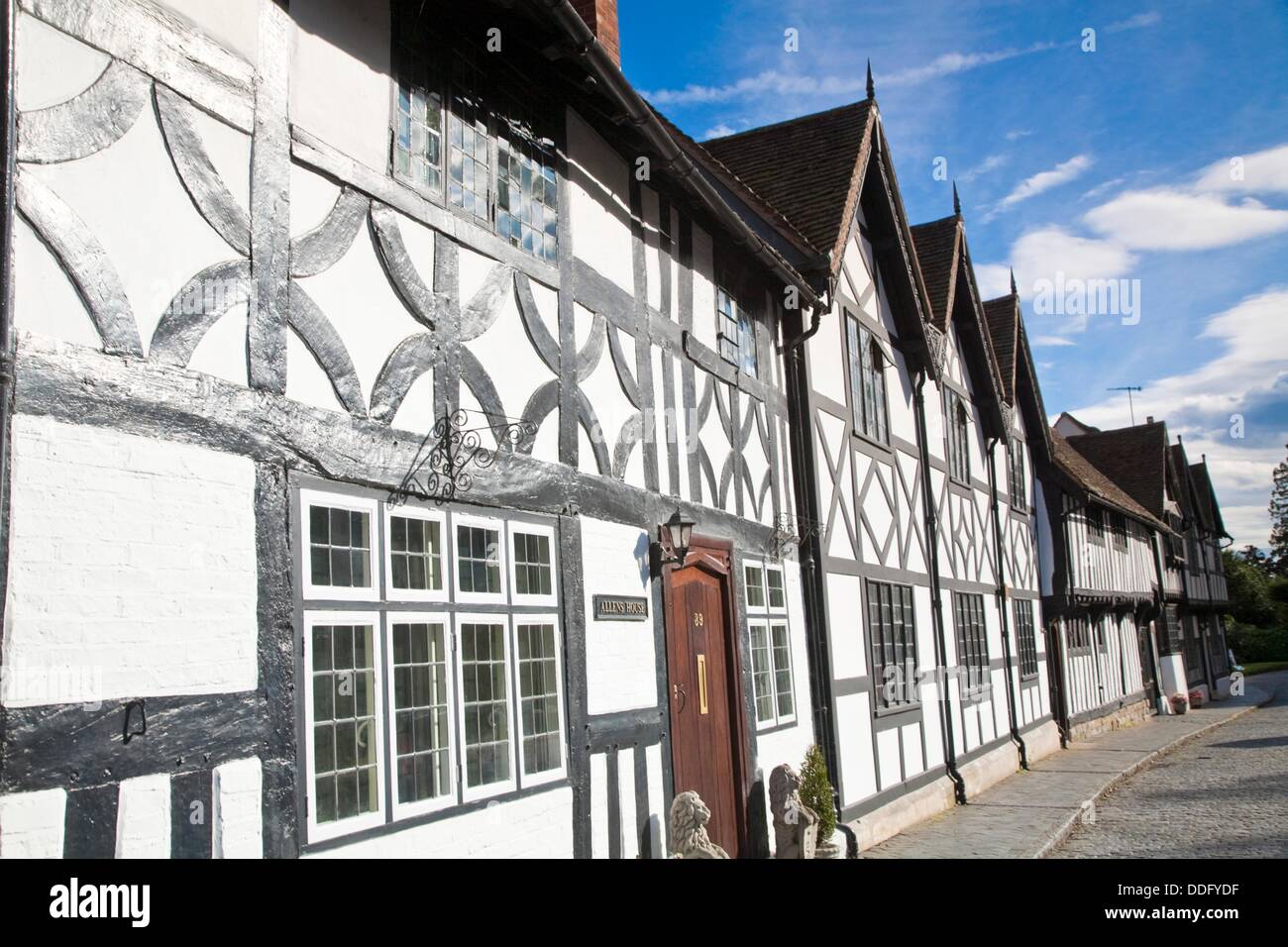 England warwickshire warwick tudor houses hi-res stock photography and ...