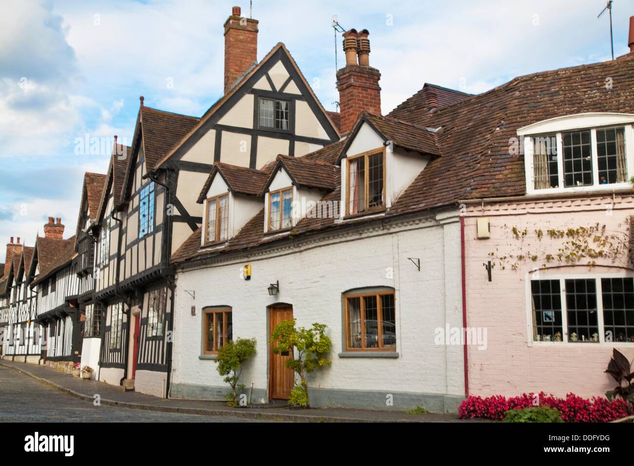 Tudor Cottage England Stock Photos & Tudor Cottage England Stock Images ...