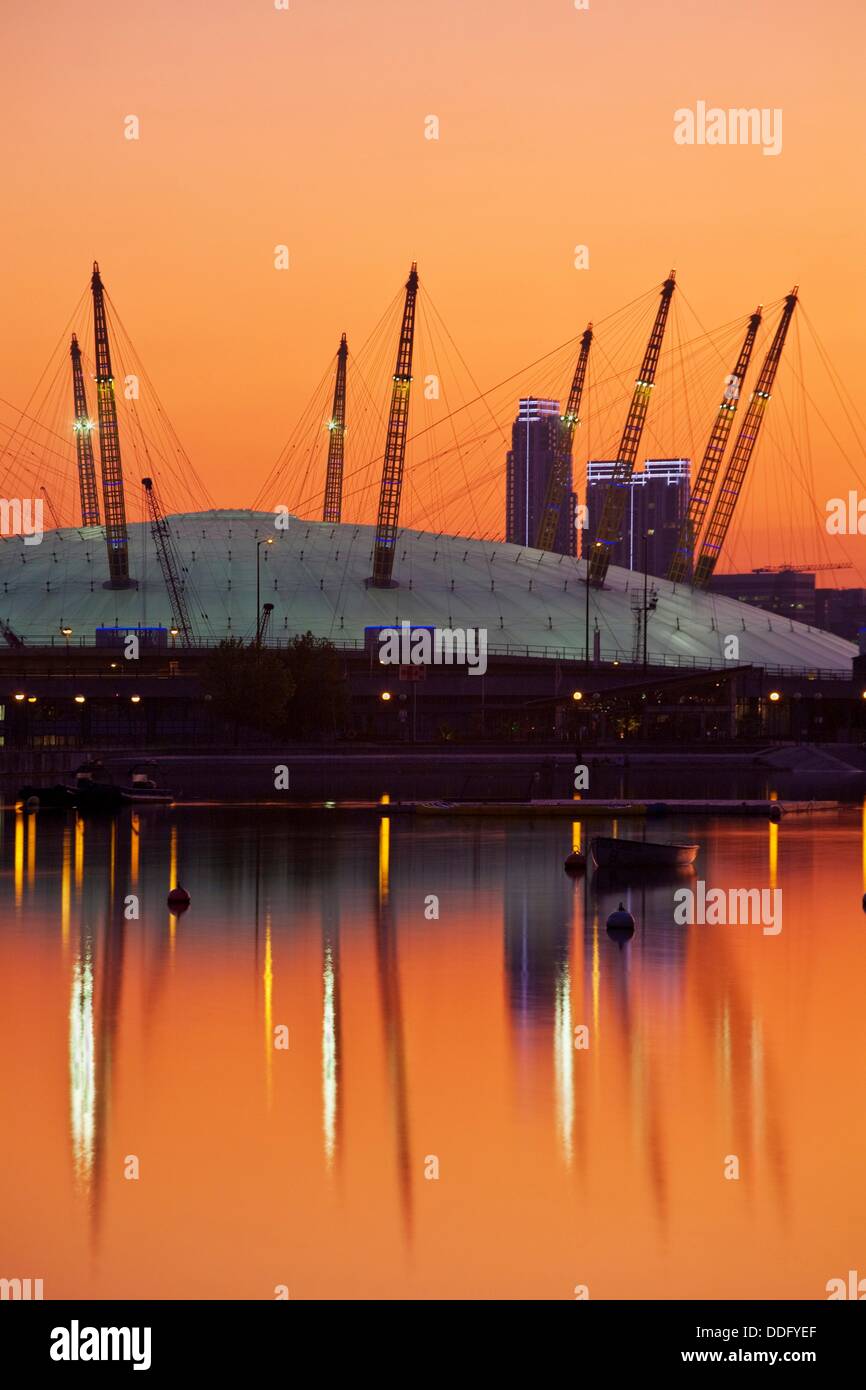 O2 arena reflecting hi-res stock photography and images - Alamy