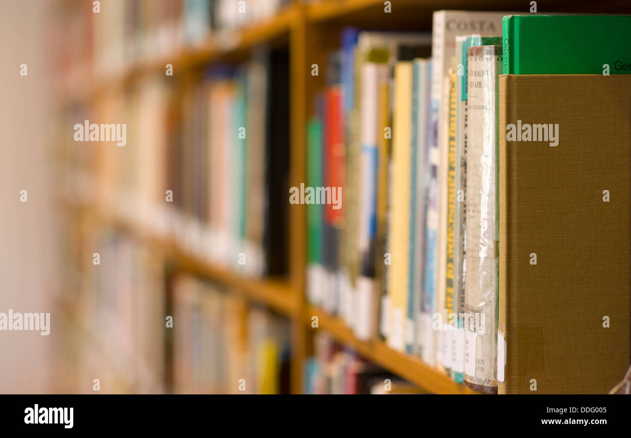 Row of textbooks hi-res stock photography and images - Alamy