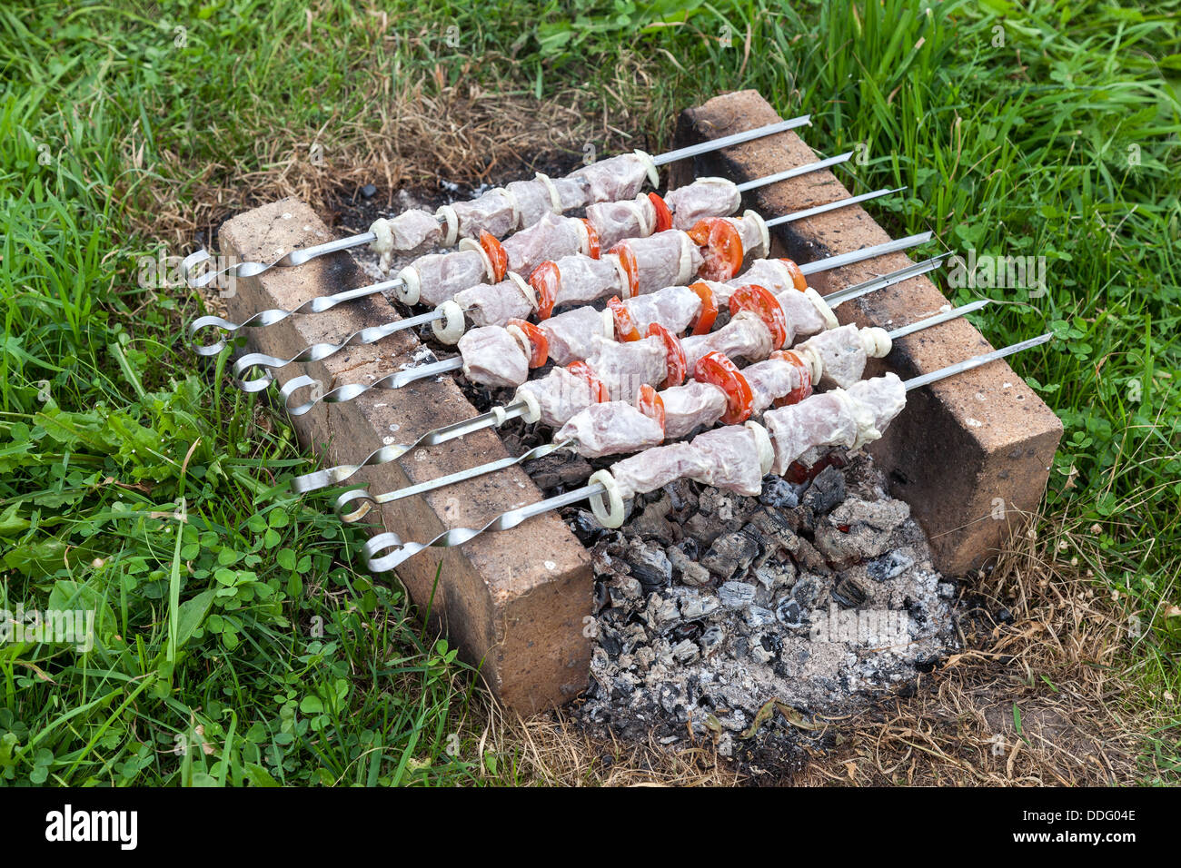 Improvised bbq hi-res stock photography and images - Alamy