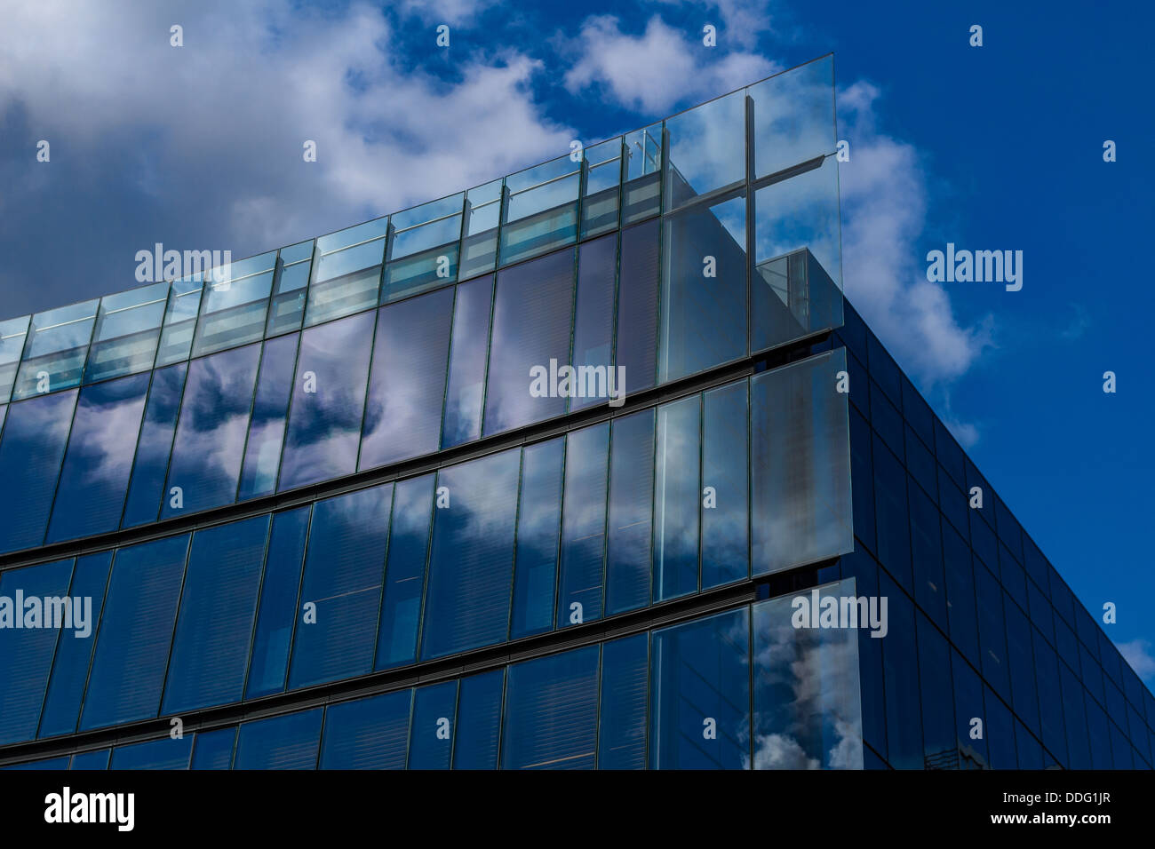 Corporate headquarters buildings hi-res stock photography and images ...