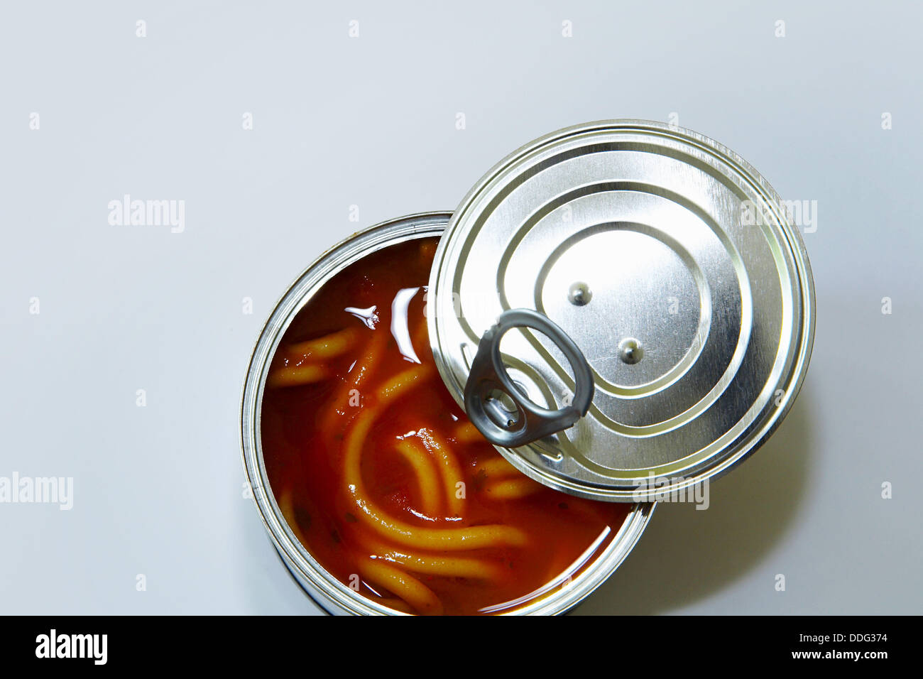 Opened can of spaghetti in tomato sauce Stock Photo - Alamy