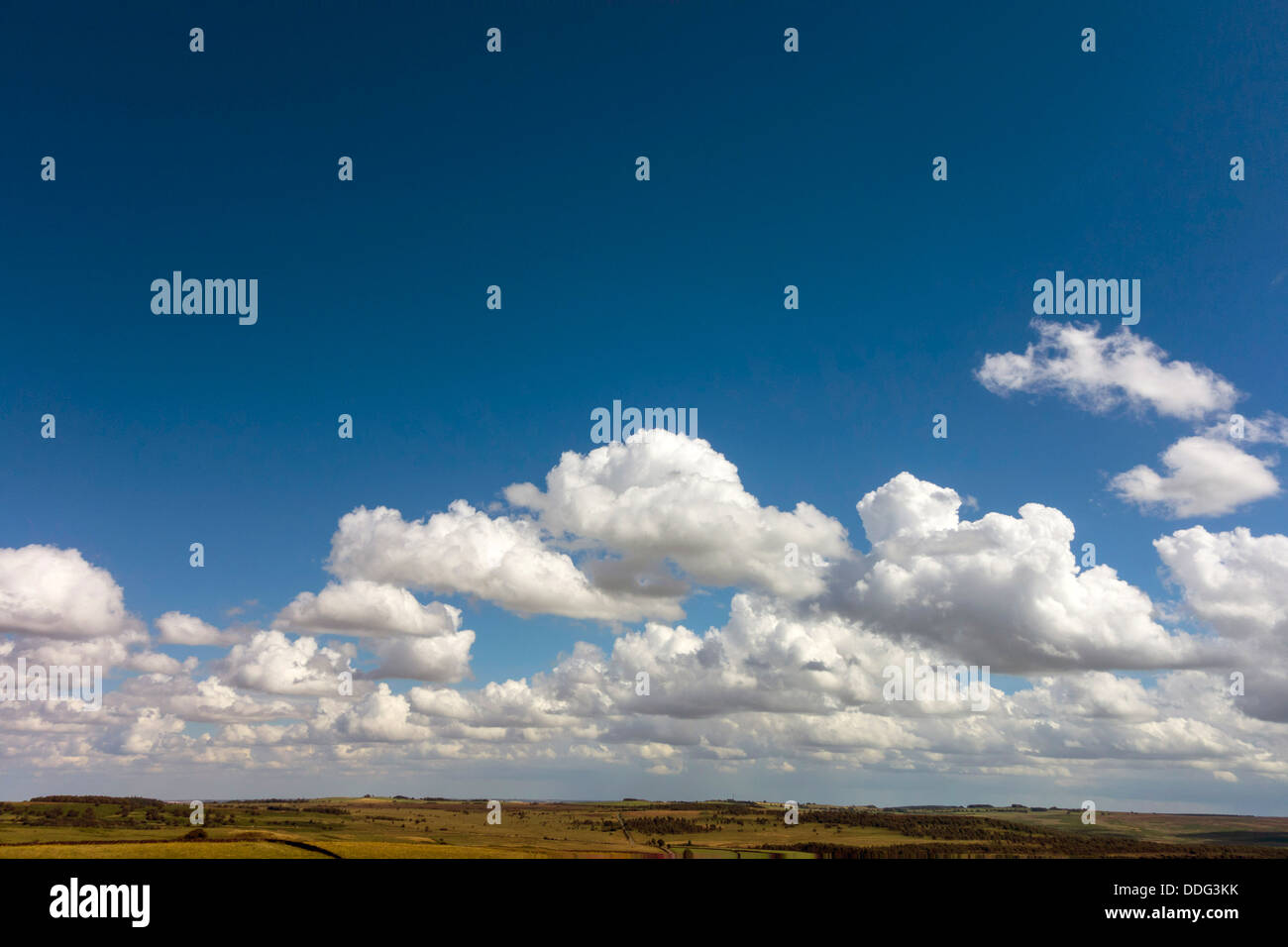 Edge clouds hi-res stock photography and images - Alamy