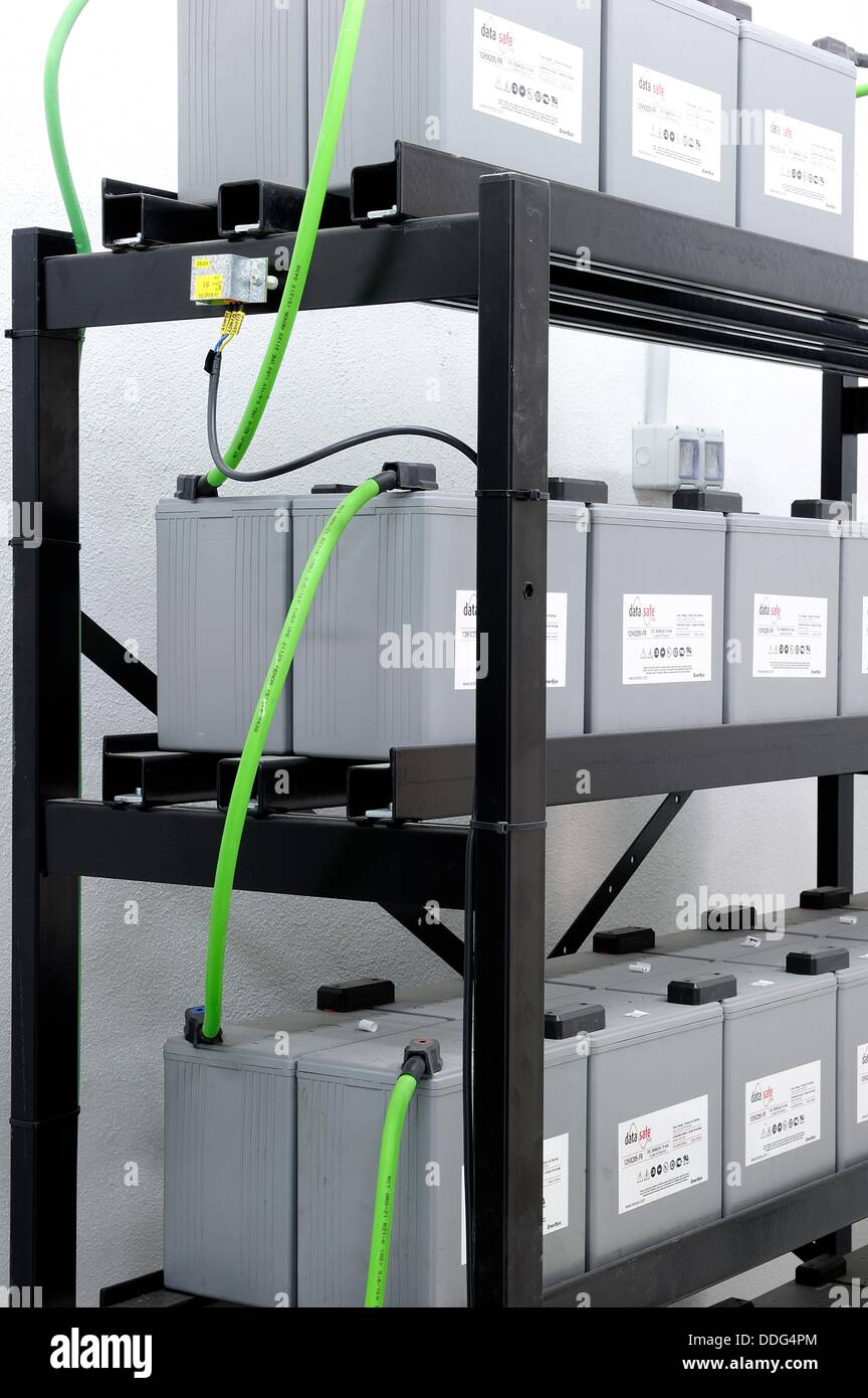 Uninterruptible power supply room hi-res stock photography and images ...