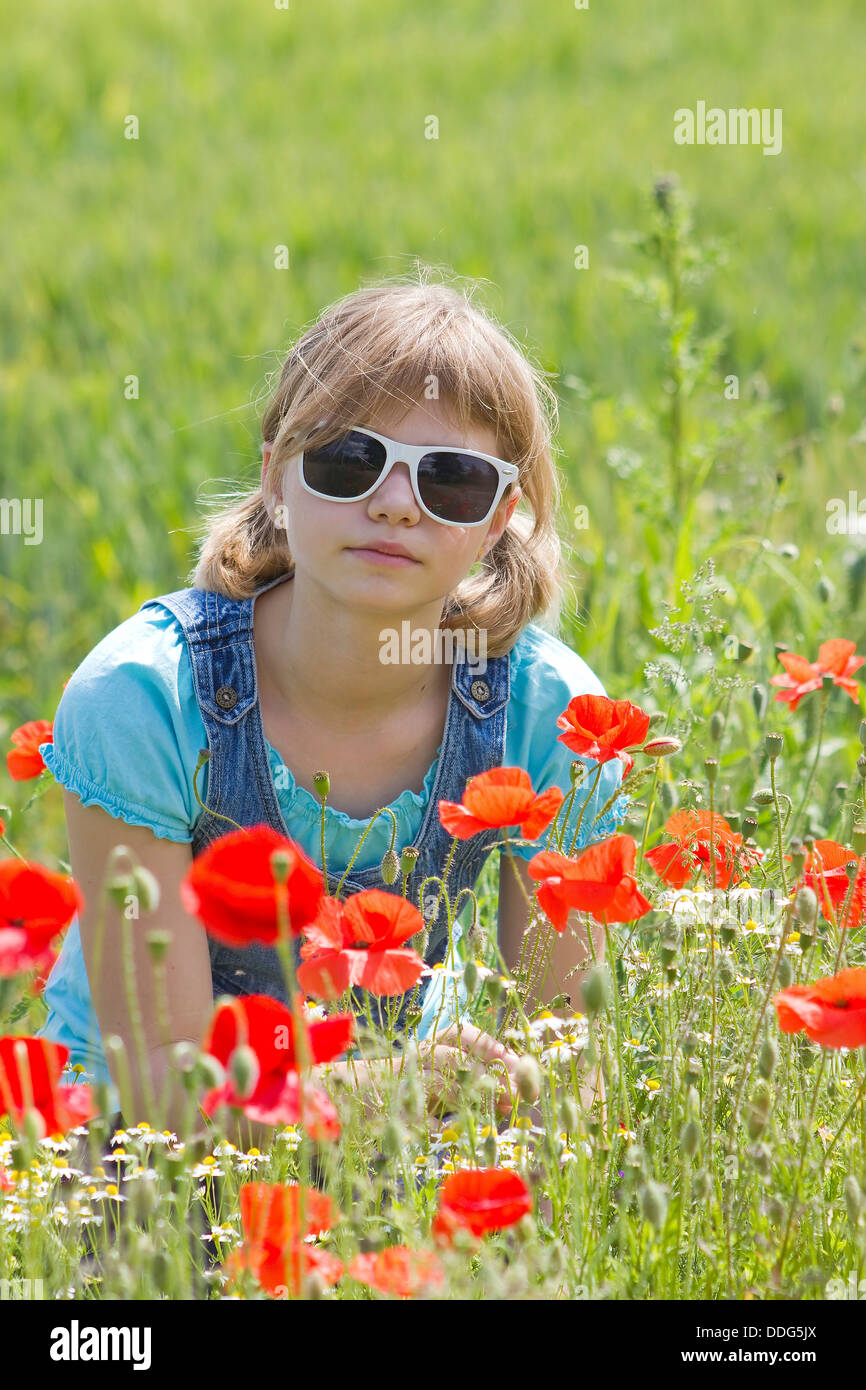 Cute young girl in poppy field Stock Photo - Alamy