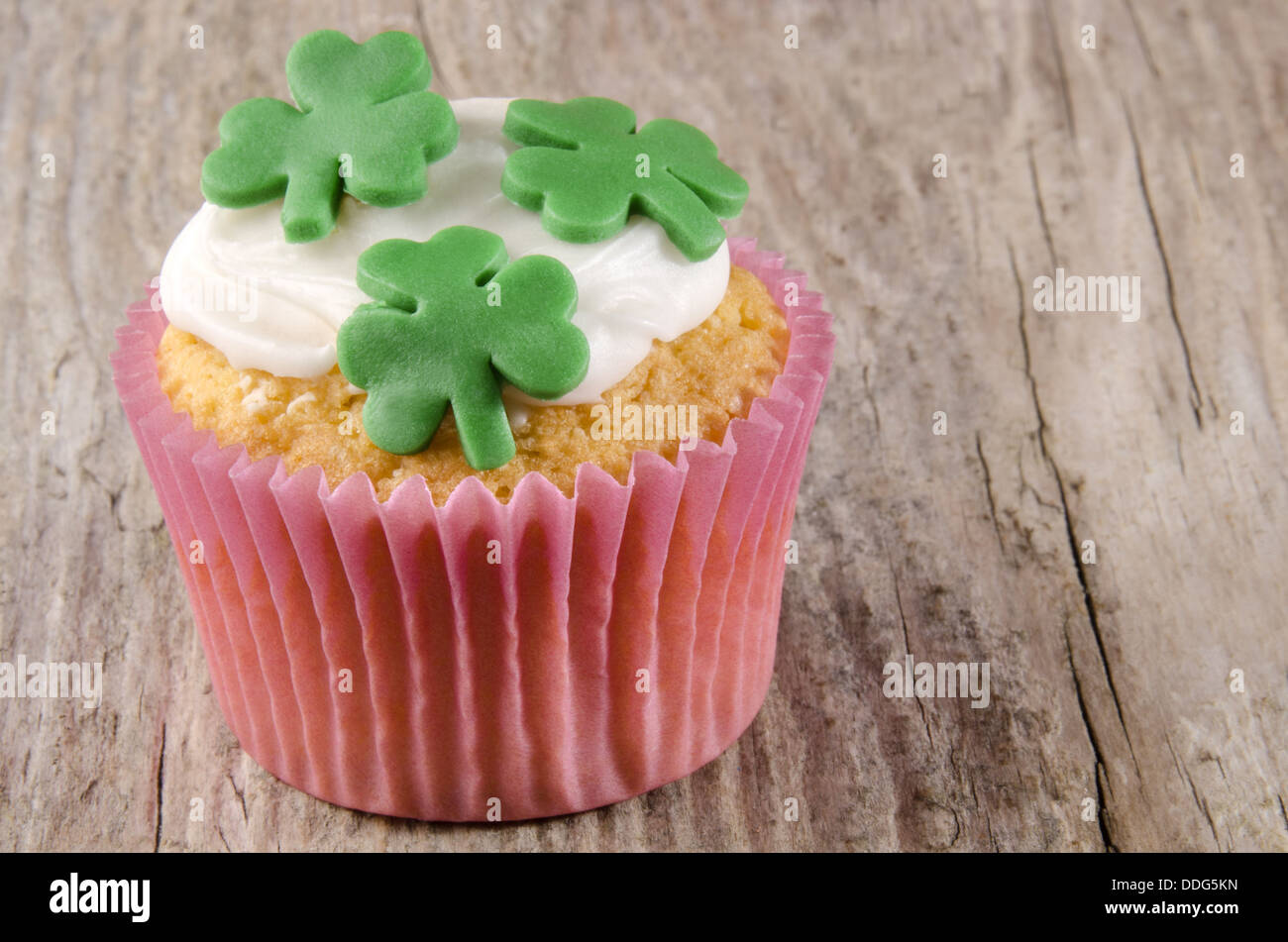 irish st patricks day cupcake Stock Photo - Alamy