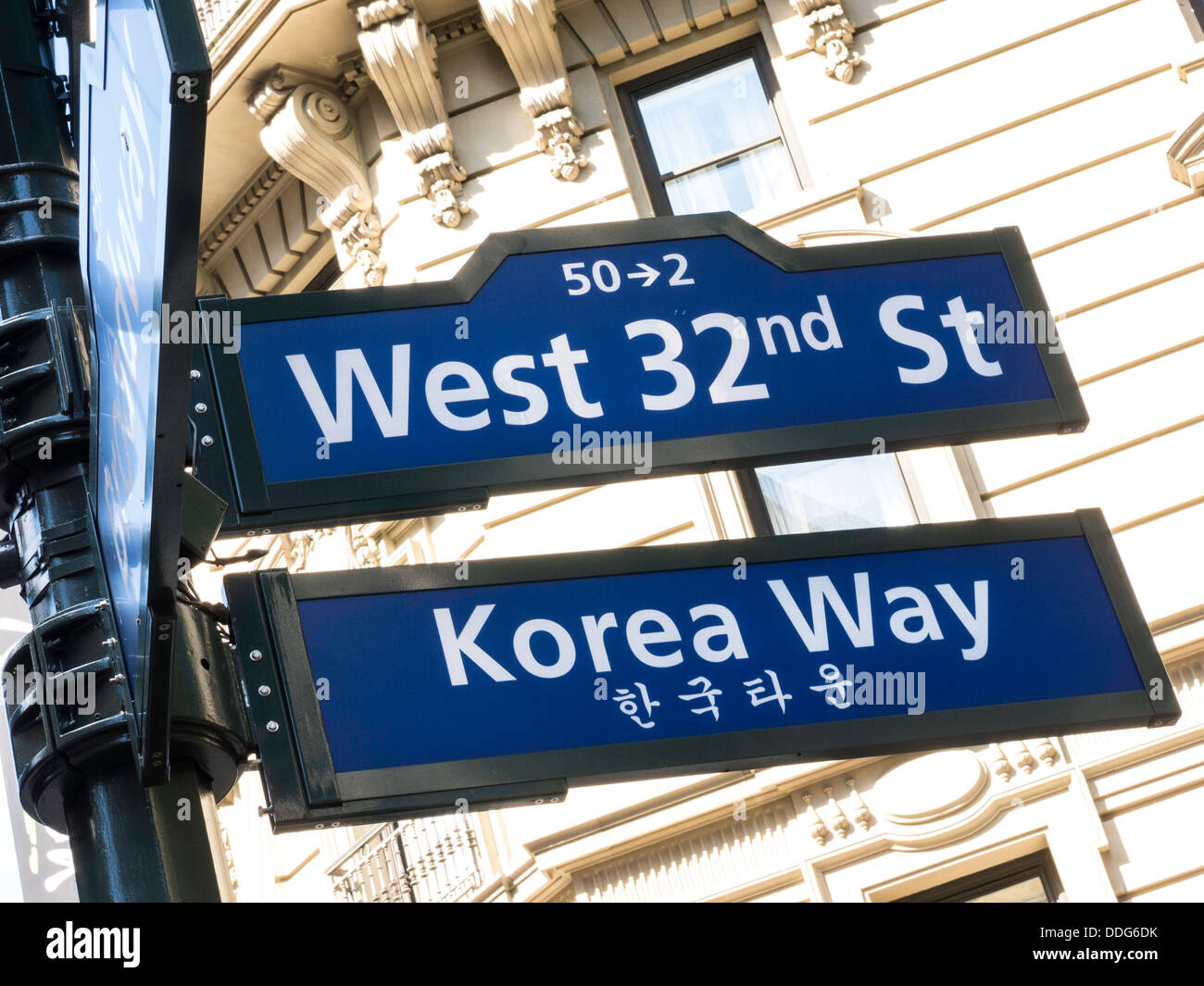 Korea street signs hi-res stock photography and images - Alamy
