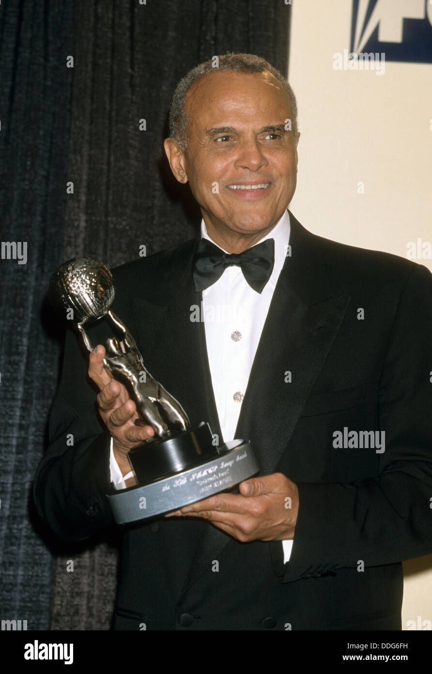 HARRY BELAFONTE US singer with award at 30th NAACP in 1999. Photo ...