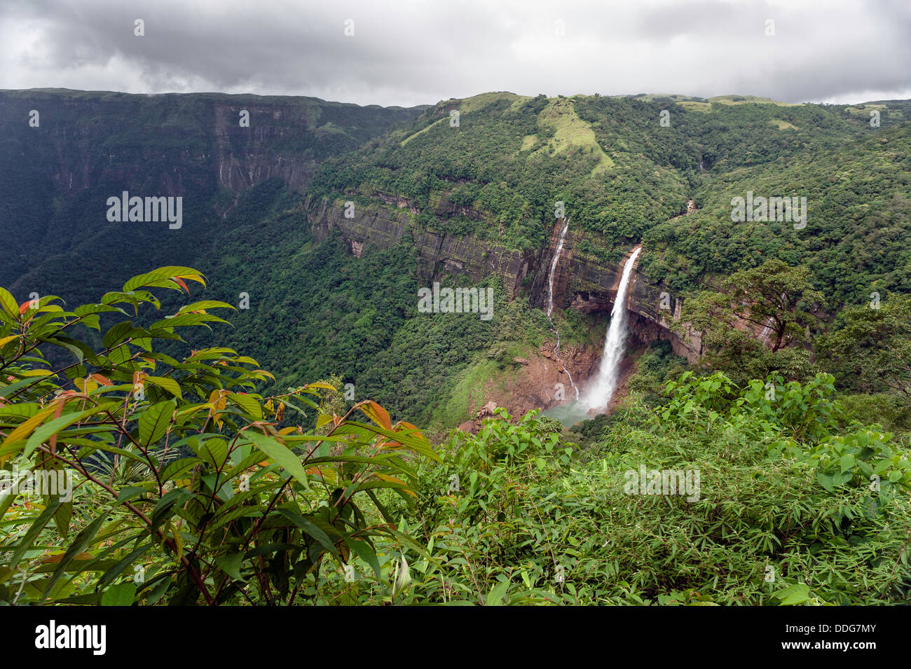 Cherrapunjee hi-res stock photography and images - Alamy