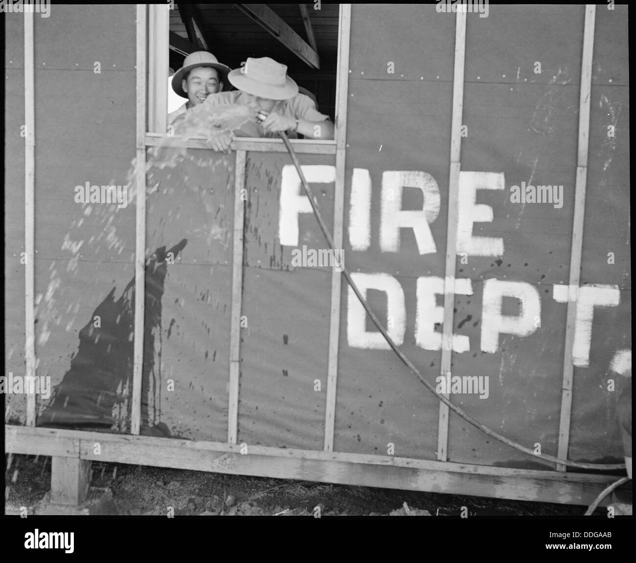Wartime evacuee evacuation Black and White Stock Photos & Images - Alamy