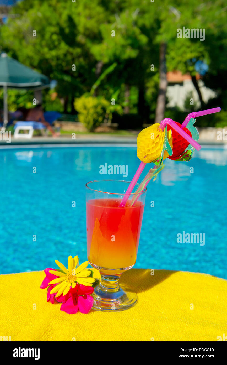 Cocktail drink at swimming ppol Stock Photo - Alamy