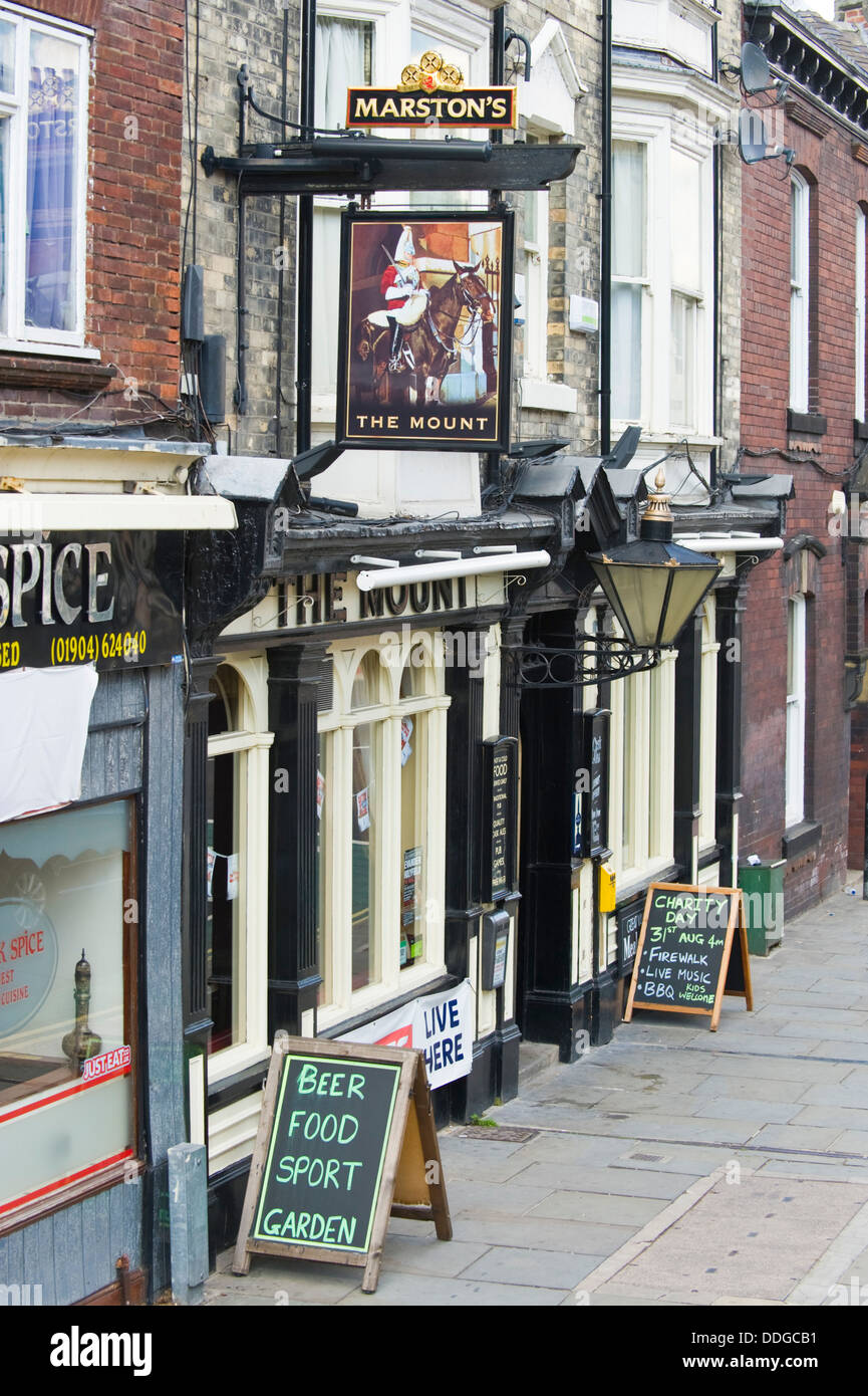 THE MOUNT traditional local pub in the city of York North Yorkshire ...