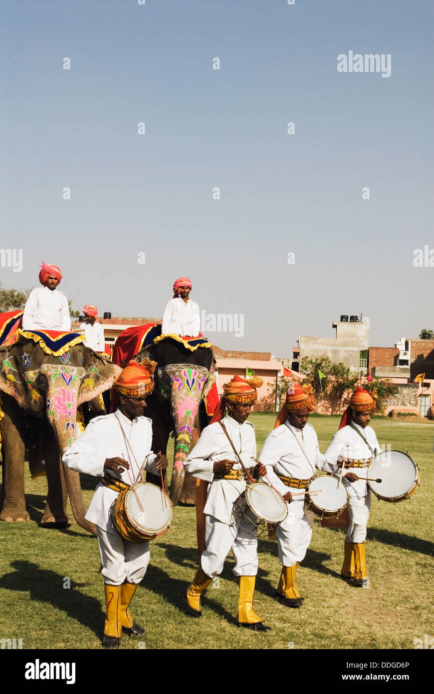 Royal procession hi-res stock photography and images - Alamy