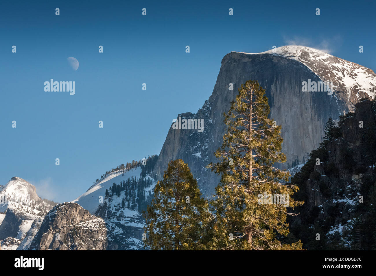 Moonrise over Half Dome mountain, Yosemite National Park, California ...
