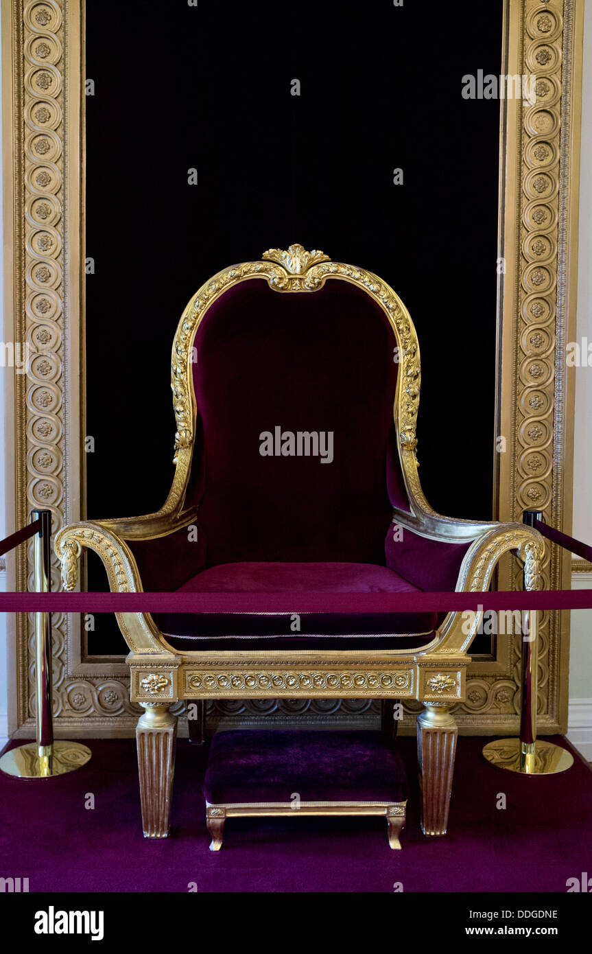 Throne chair hi-res stock photography and images - Alamy