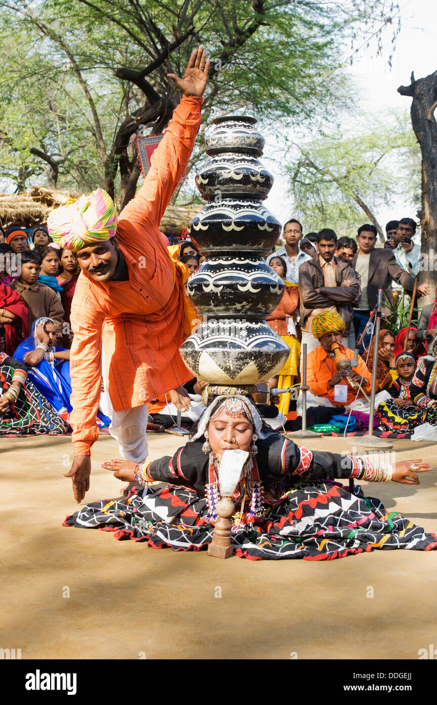 People in traditional Rajasthani dress performing kalbelia dance in ...