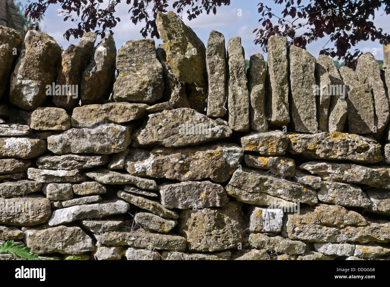Cotswolds dry stone wall hi-res stock photography and images - Alamy