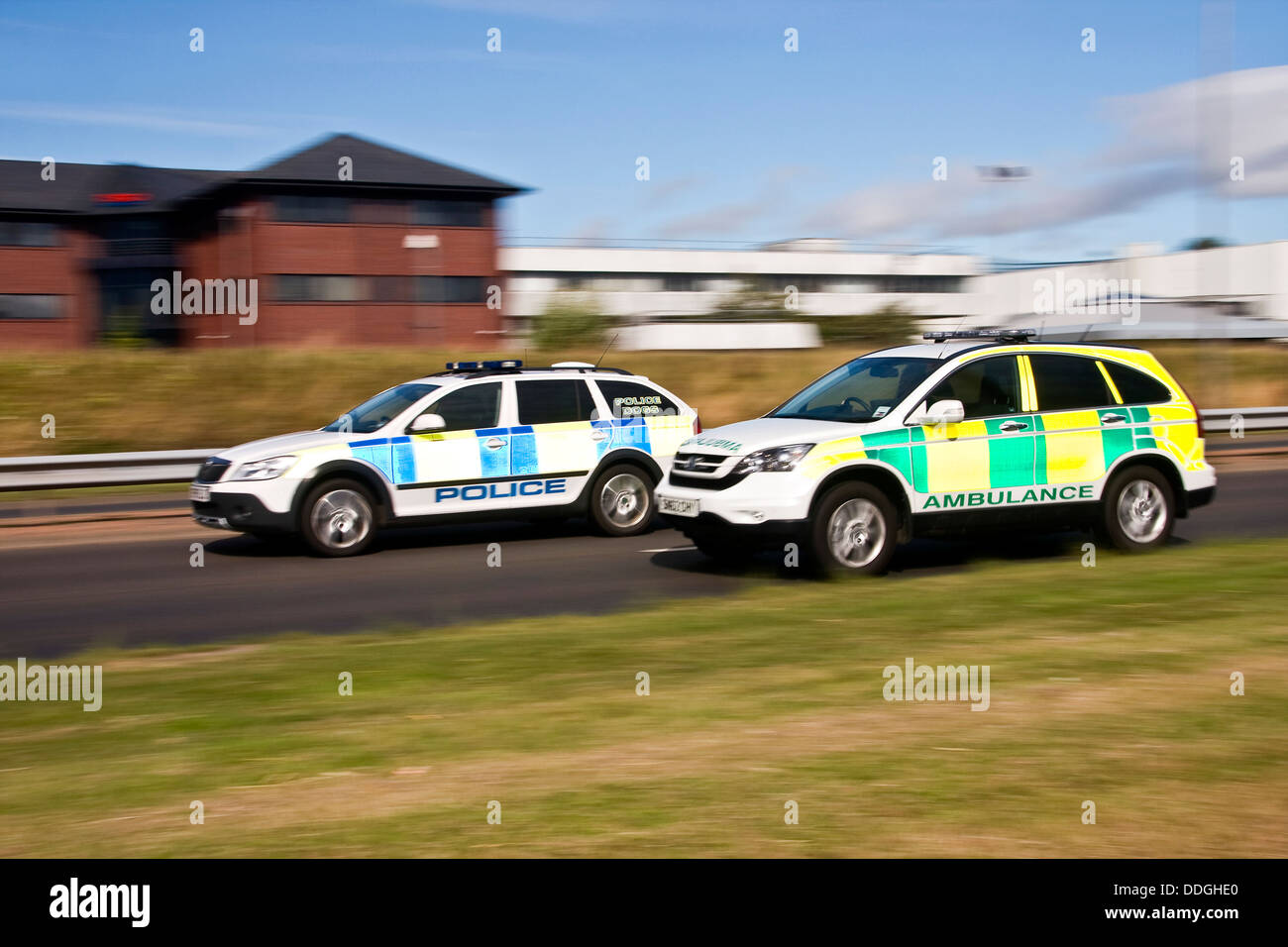 Emergency ambulance cars blue flashing hi-res stock photography and ...