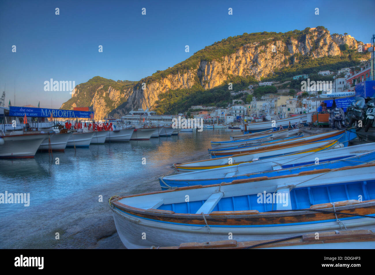 Capri boats people italy hi-res stock photography and images - Alamy