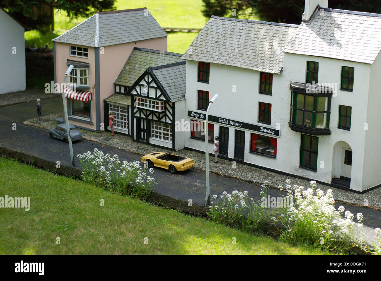 Consumer model hi-res stock photography and images - Alamy