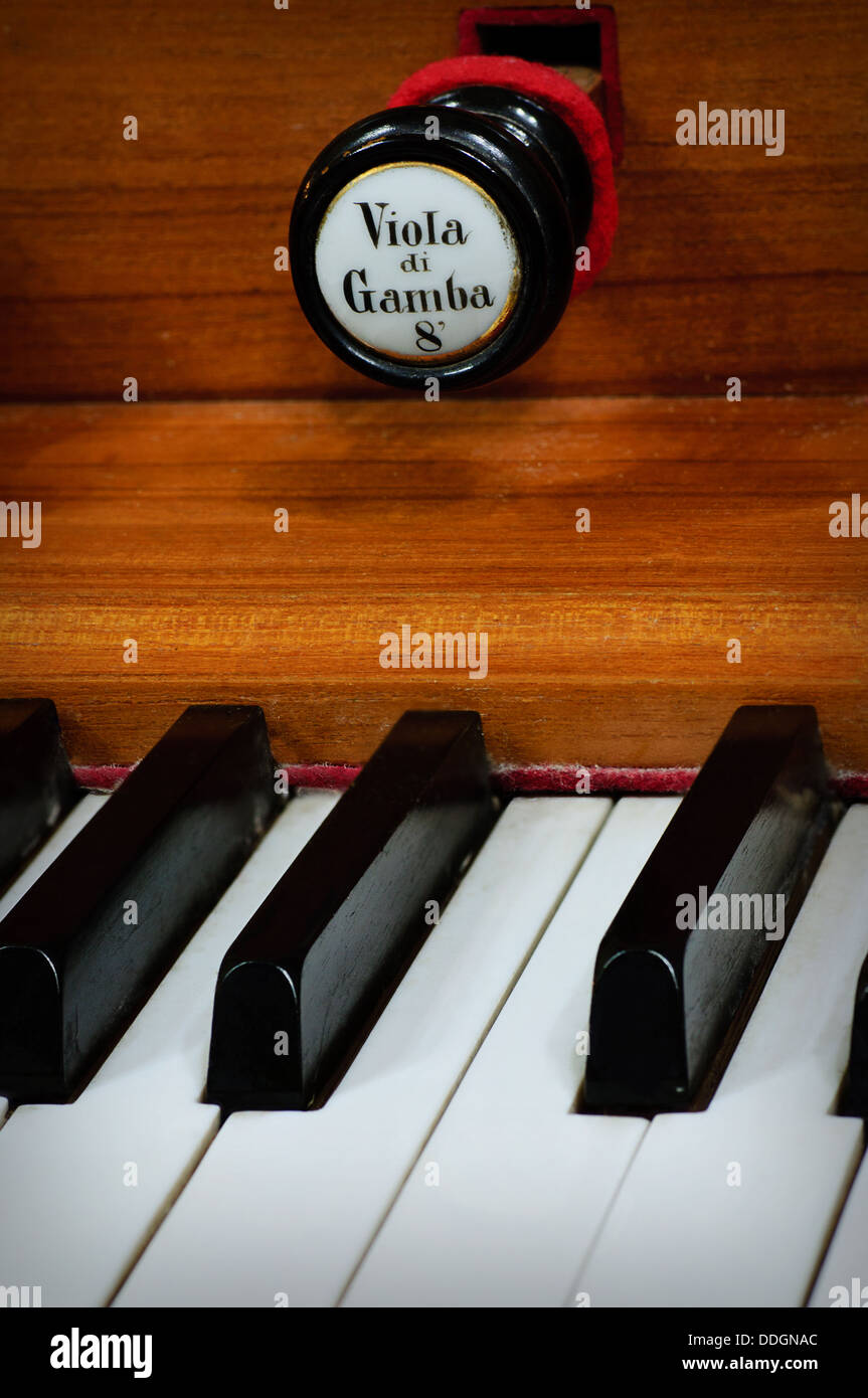 Pipe organ keyboard hi-res stock photography and images - Alamy