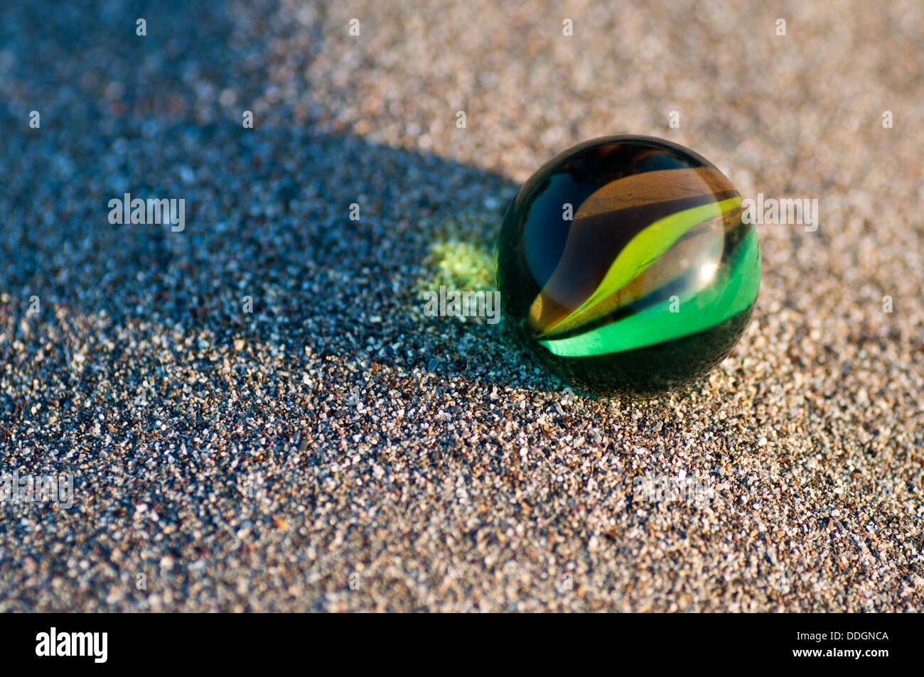 Single yellow glass marble hi-res stock photography and images - Alamy