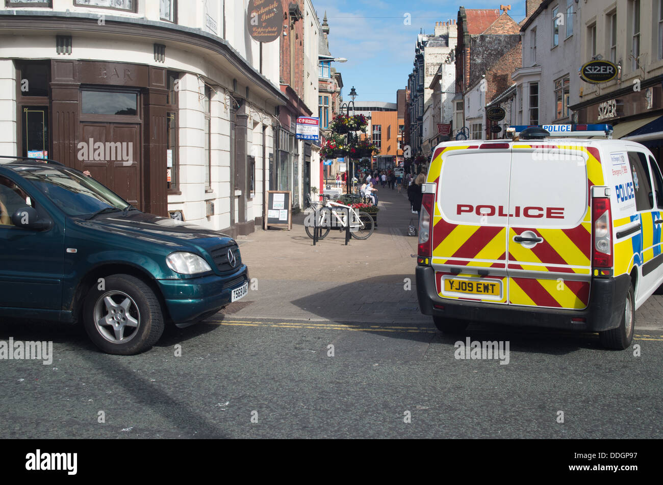 Police van drives hi-res stock photography and images - Alamy
