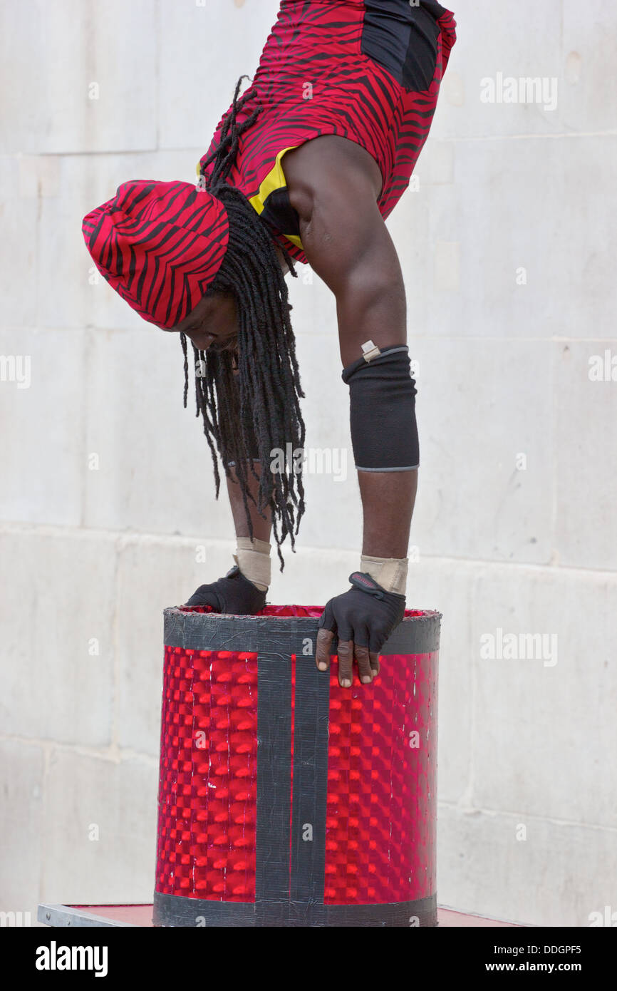 Contortionist hi-res stock photography and images - Alamy