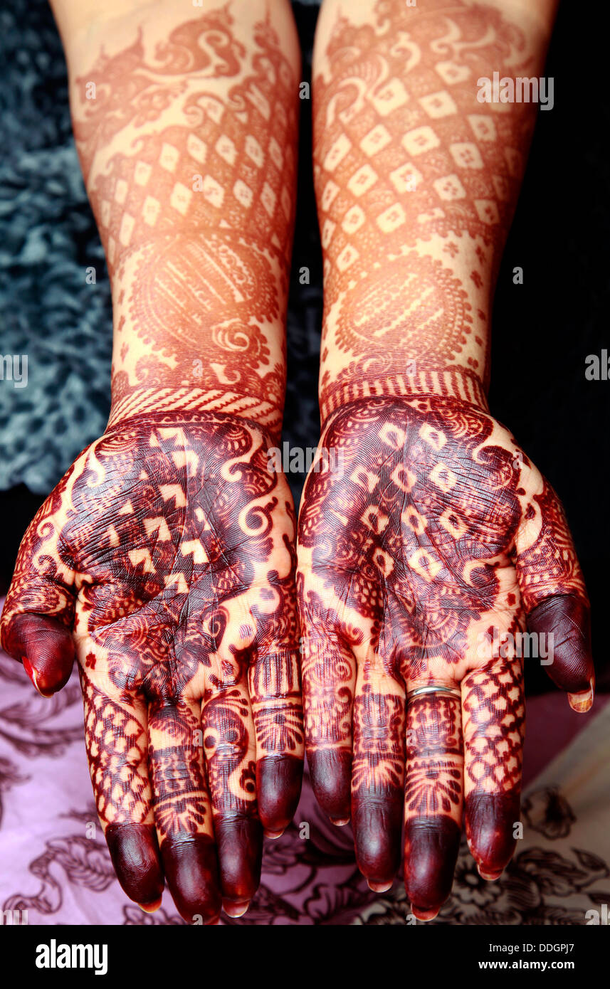 Mehandi design showing Stock Photo - Alamy