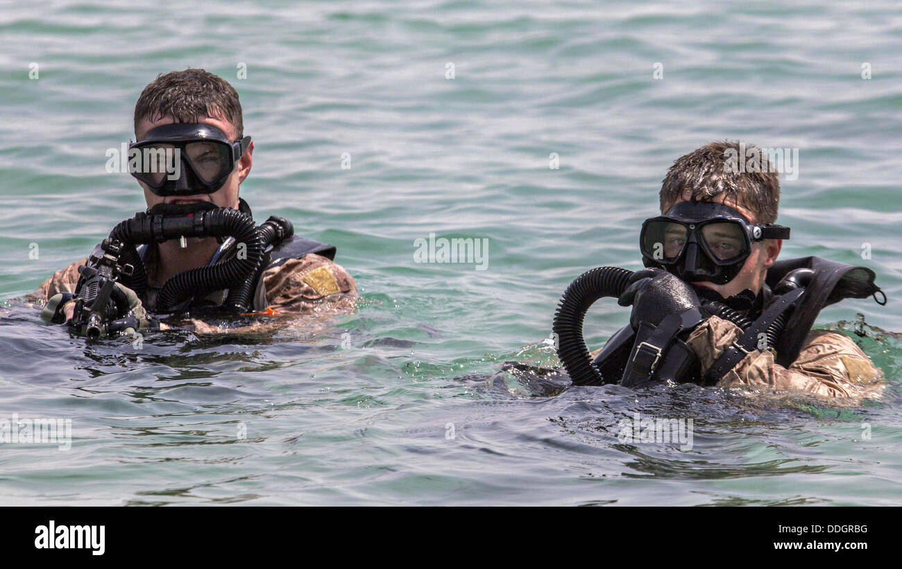 Amphibious insertion hi-res stock photography and images - Alamy