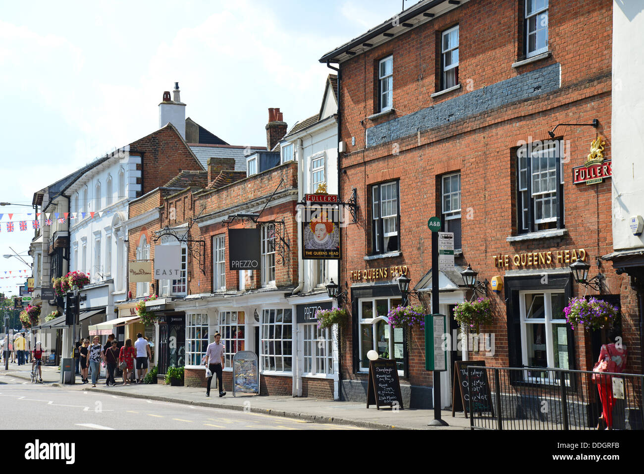 The Queens Head pub, West Street, Farnham, Surrey, England, United ...
