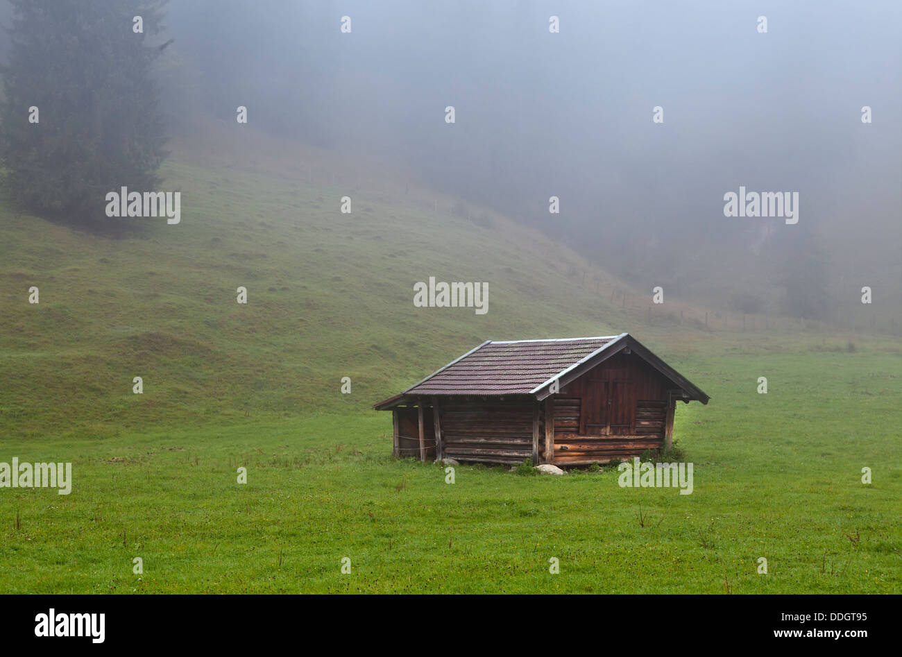 Hut wooden building hi-res stock photography and images - Alamy