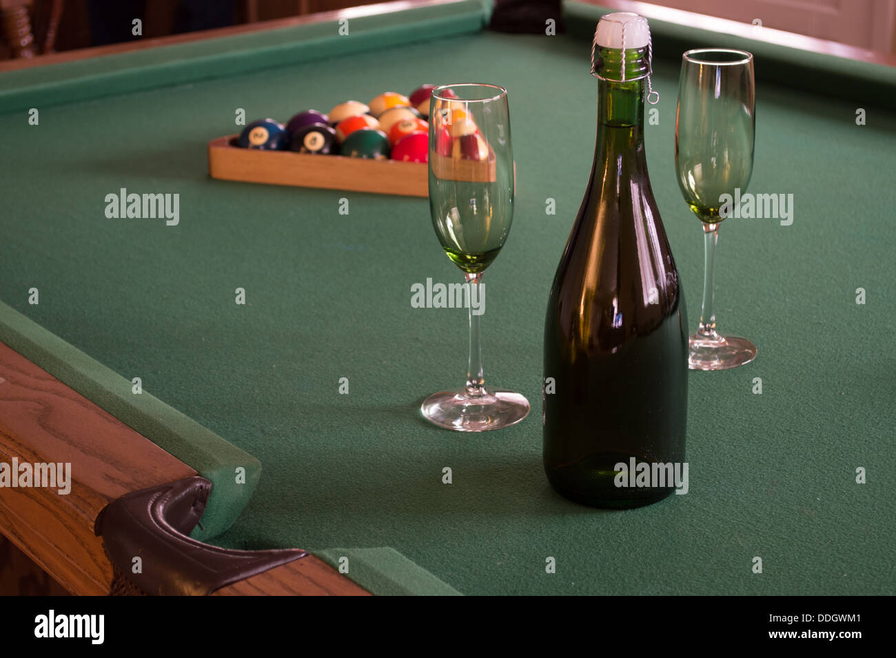 Pool table hi-res stock photography and images - Alamy