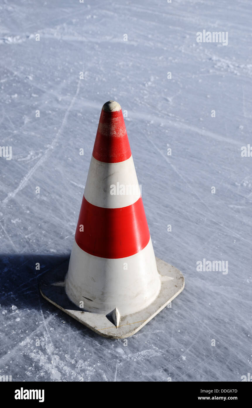 Red and white traffic cones hi-res stock photography and images - Alamy
